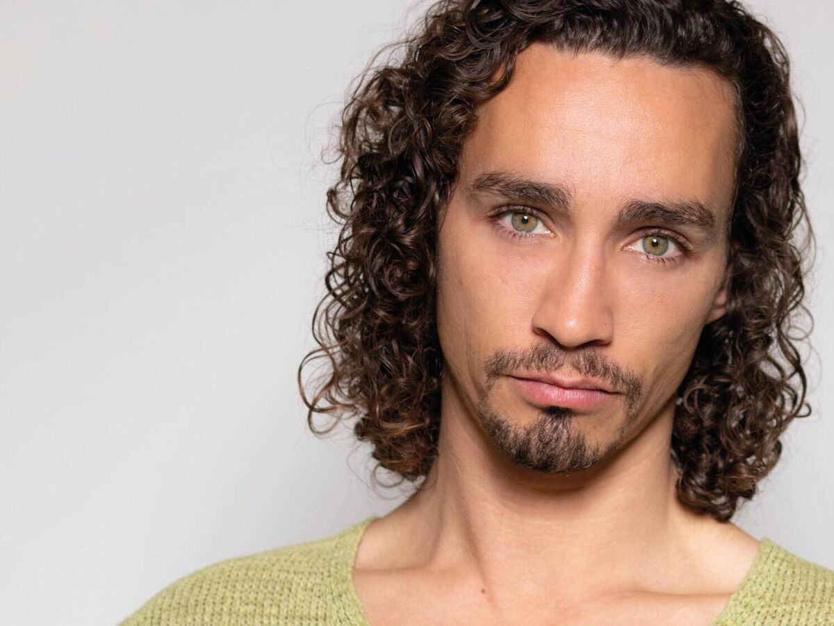 Robert Sheehan Photo Shoot