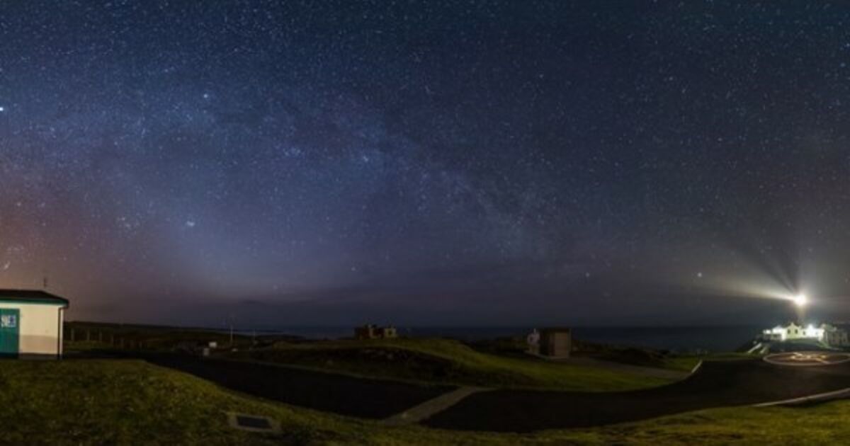 Stunning photo shows off the Donegal night sky in all its glory