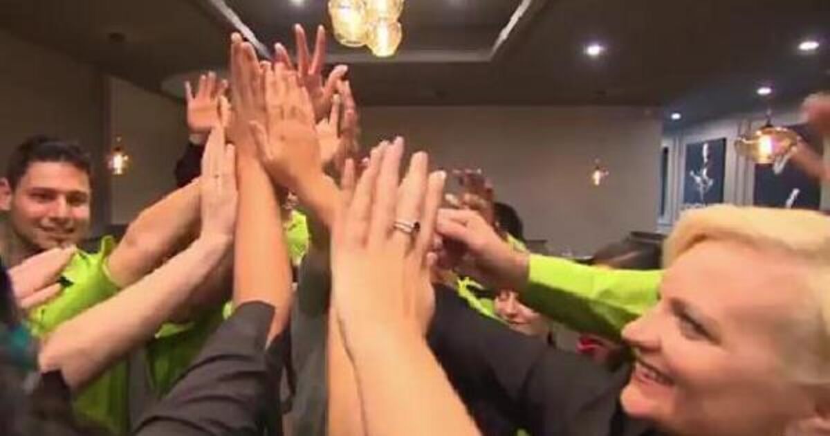 Deaf servers deliver delightful dining experience