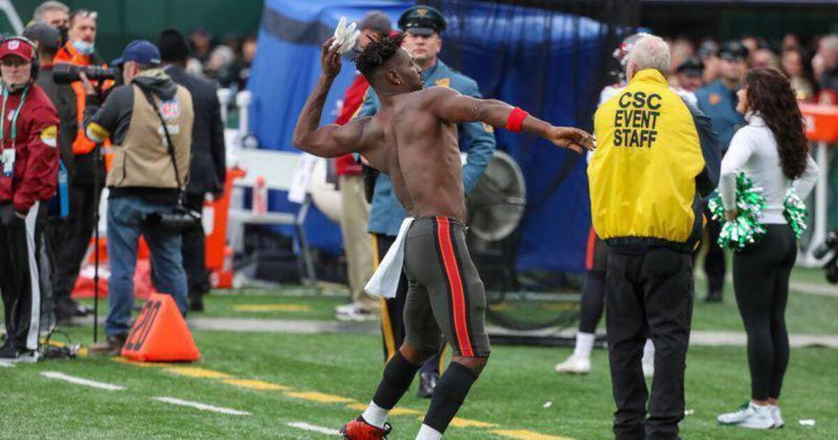 NFL star Antonio Brown quits Buccaneers mid-game