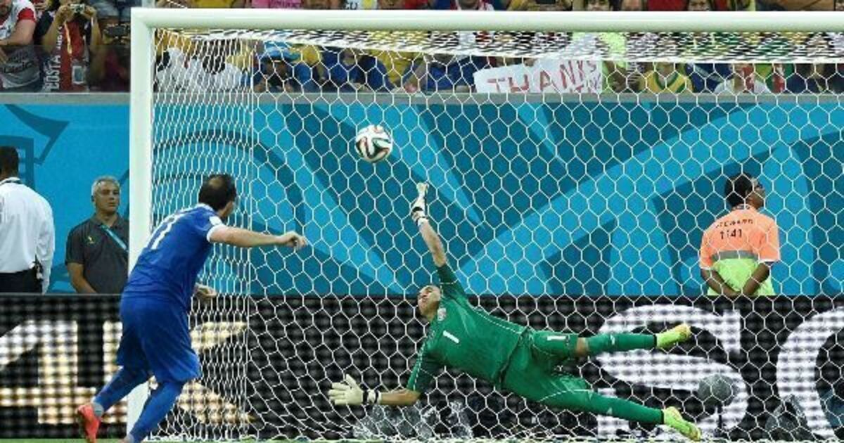 Real to sign heroic Costa Rica goalie