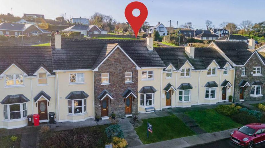 Attractive in Aghada