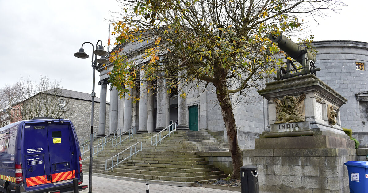 Solicitors 'should withdraw labour' amid ongoing row over 'outdated ...