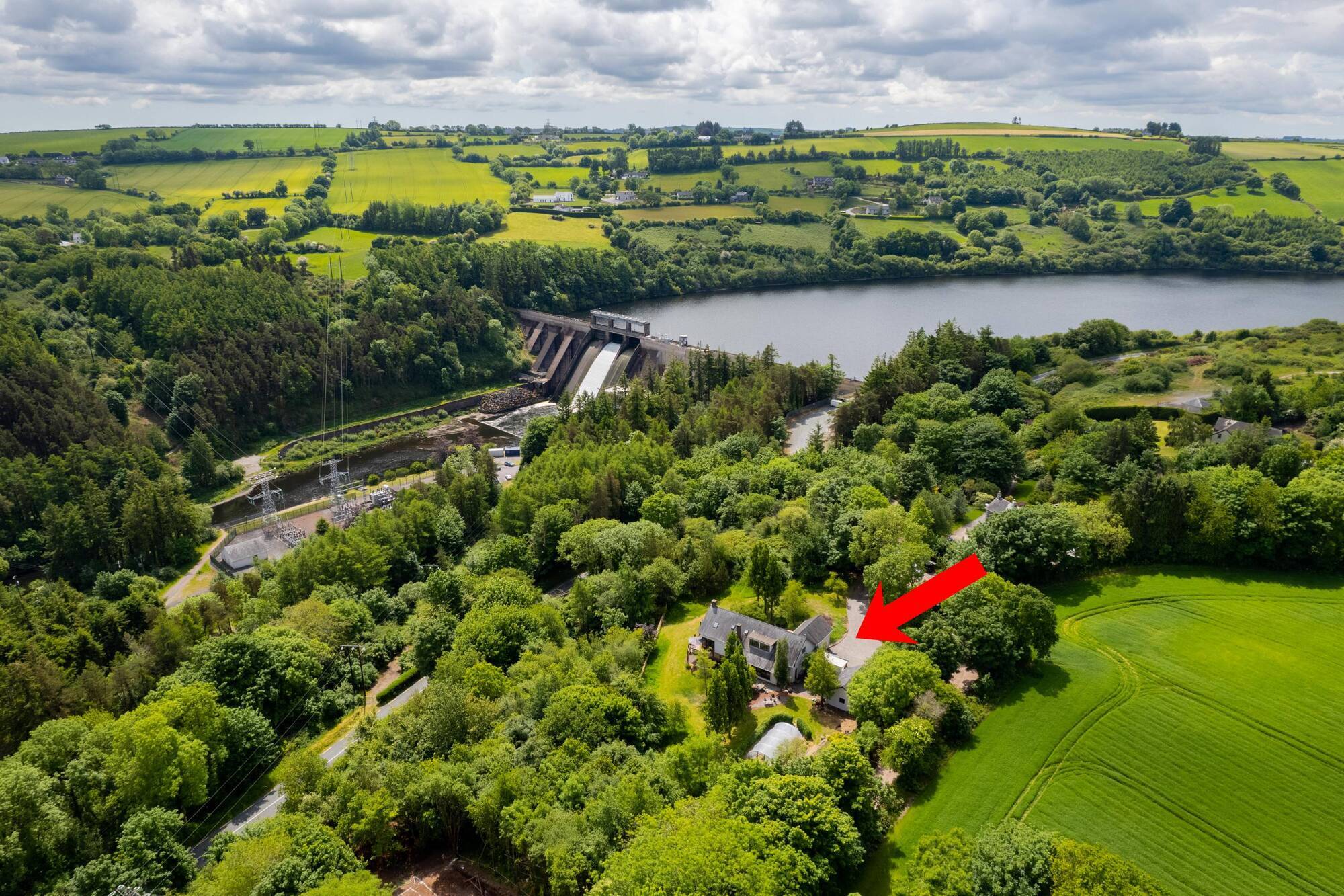 No need for Diarmuid Gavin at this €1.25m Inniscarra home with gorgeous ...