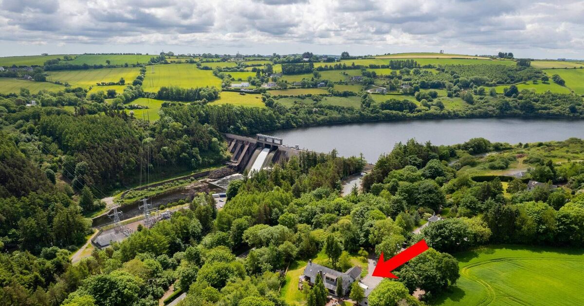 No need for Diarmuid Gavin at this €1.25m Inniscarra home with gorgeous ...