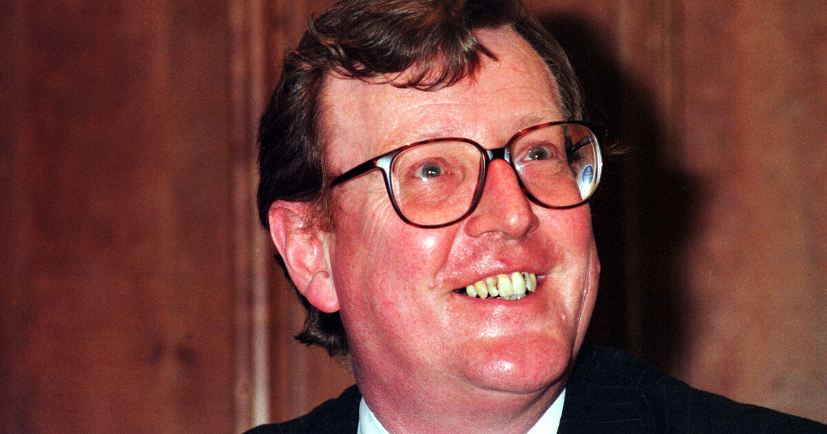 David Trimble: Nobel Peace Prize winner dies aged 77