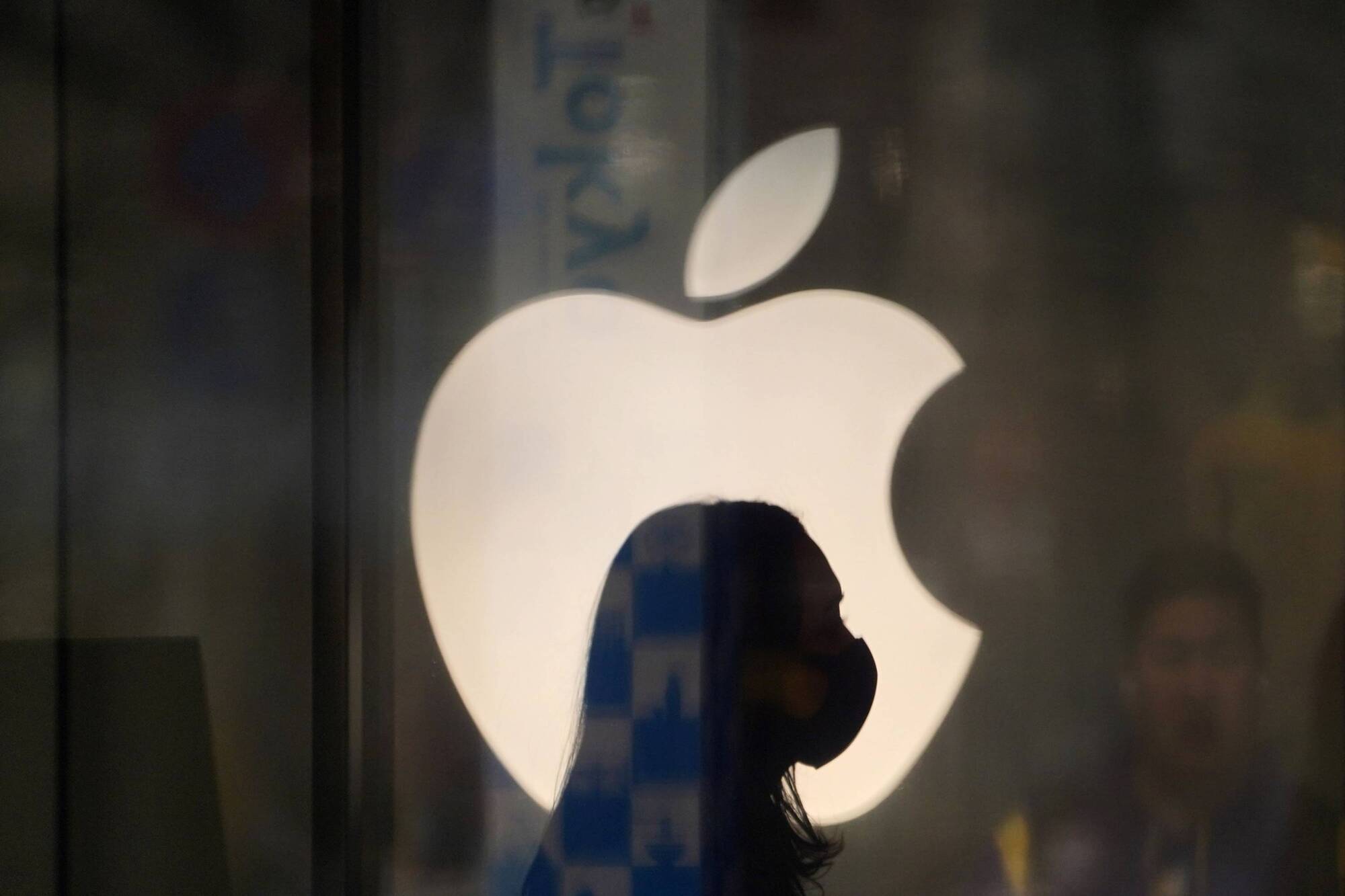 Demand sees Apple forecast faster sales growth