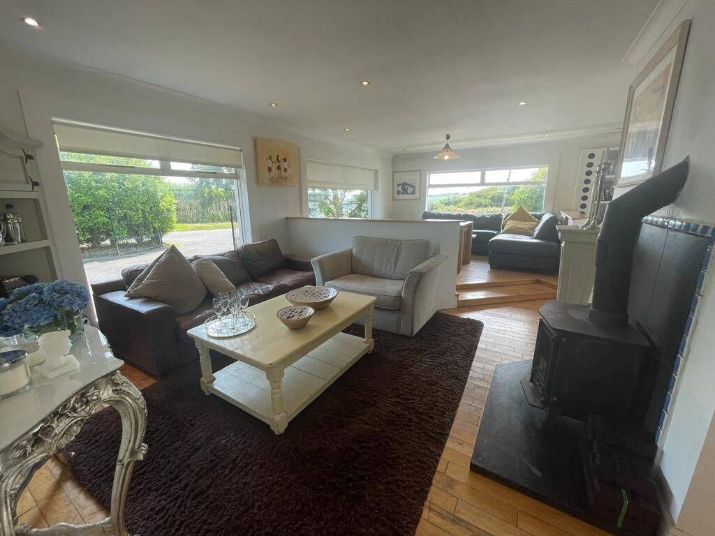 Drop your kedge down near Kinsale fort for €895,000