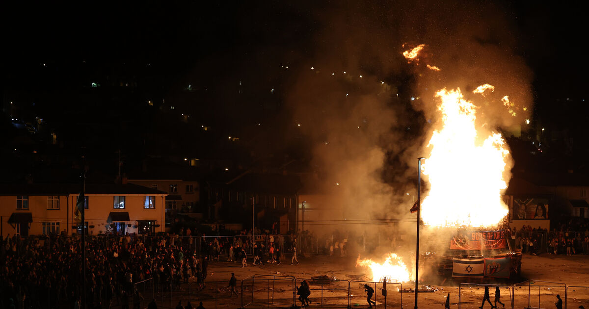 Police investigate reports of loud bangs at nationalist bonfire in Derry