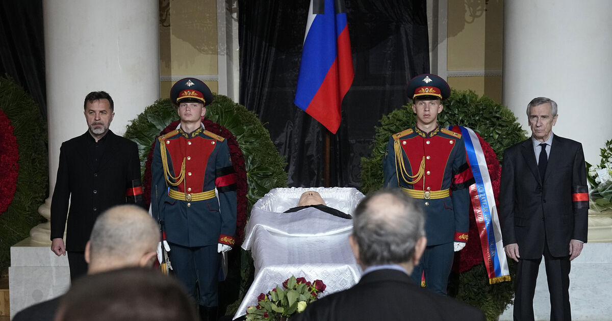 Thousands queue to pay tribute in farewell ceremony for Mikhail Gorbachev