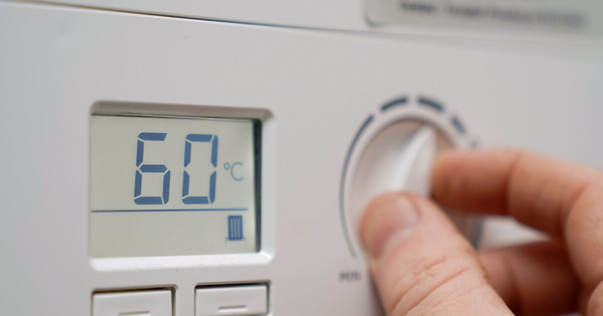 Public sector workers to have office temperatures controlled to reduce ...