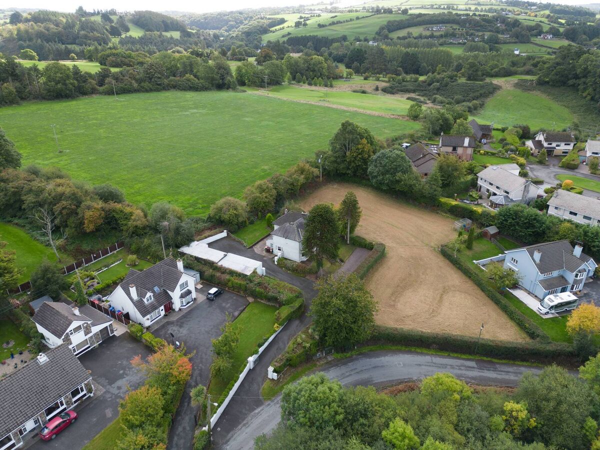 Cloghroe home comes with site options that may interest developers