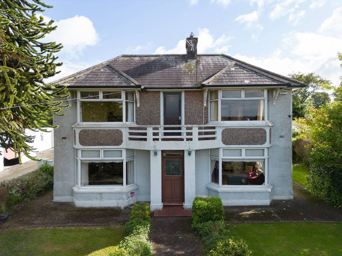 Cloghroe home comes with site options that may interest developers