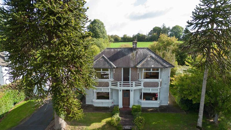 Cloghroe home comes with site options that may interest developers