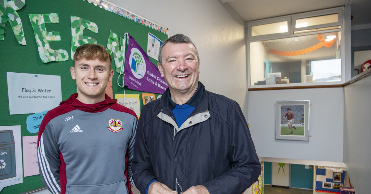 Watch: Jimmy Barry-Murphy, Charlie McCarthy and local schoolkids show ...