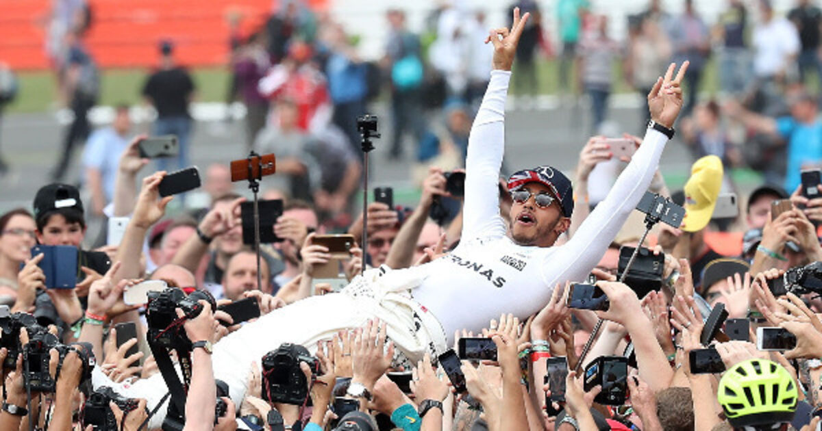 Lewis Hamilton forced to make a quick U-turn after post about nephew