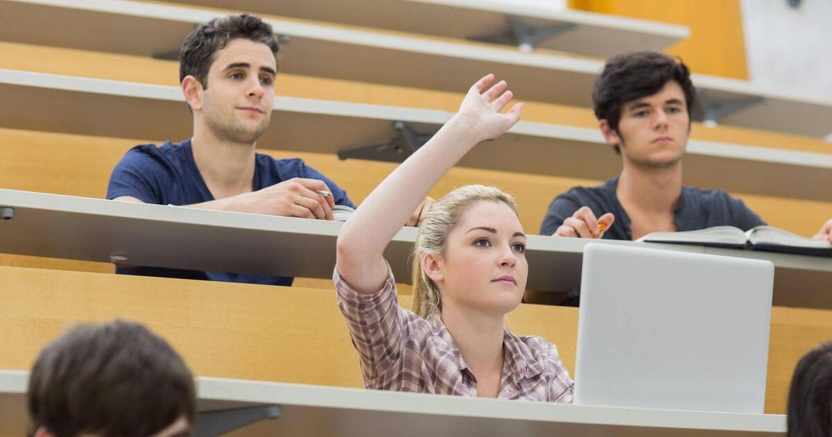 Third of students 'seriously considered quitting their college course'