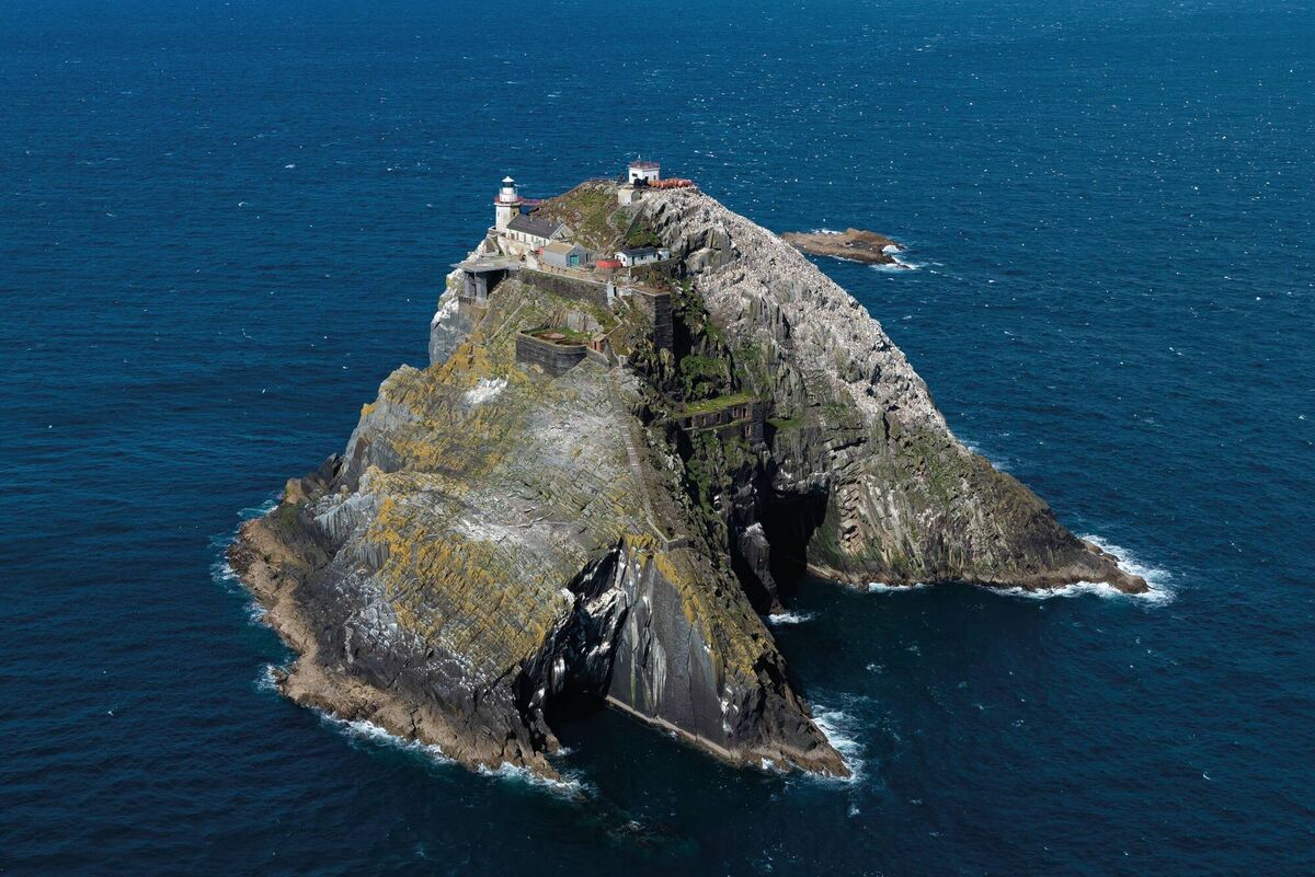 The Great Lighthouses of Ireland: Beacons at the edge of the world