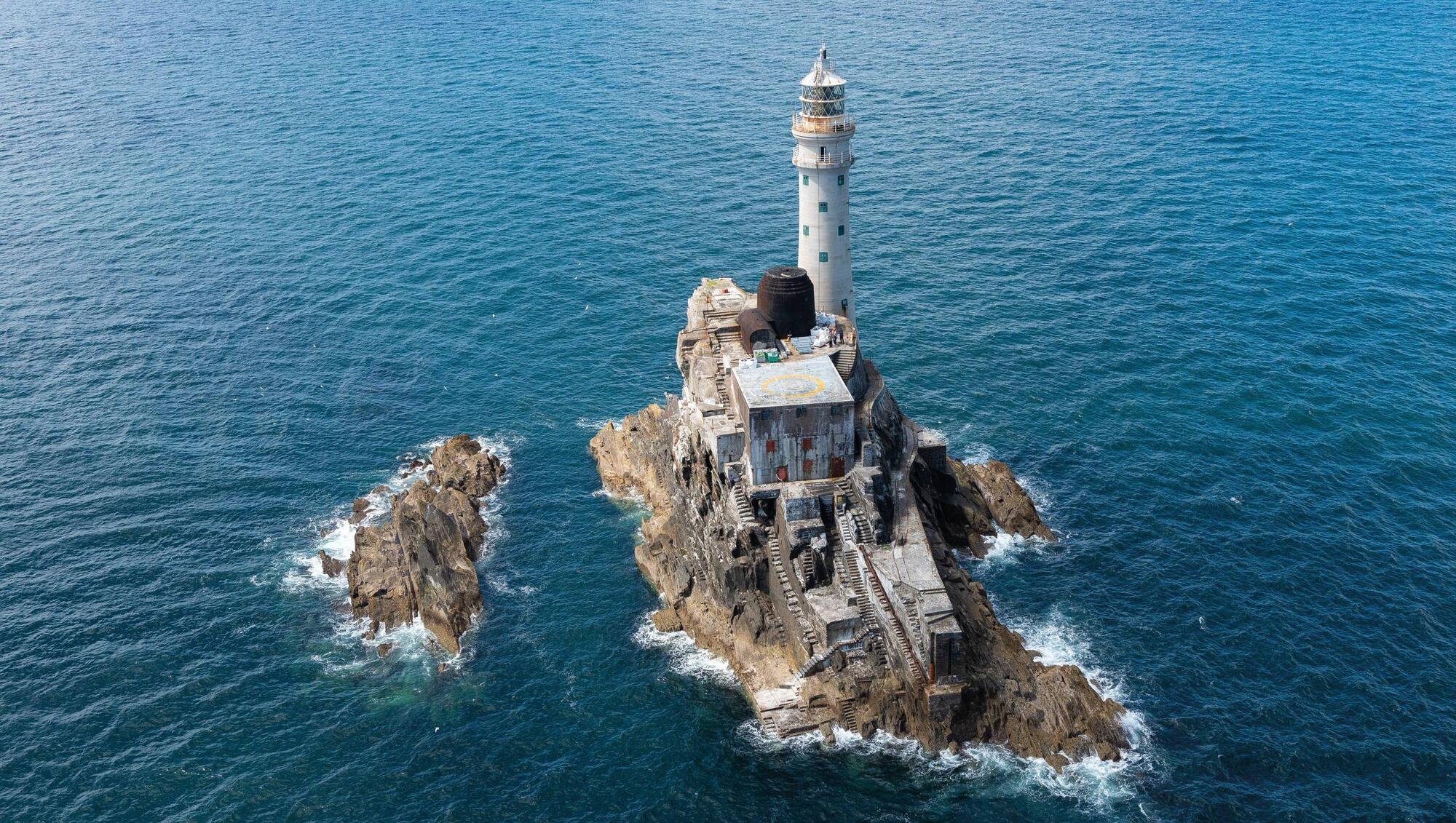 The Great Lighthouses of Ireland: Beacons at the edge of the world