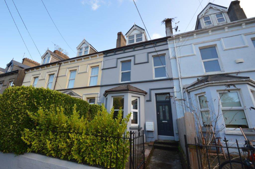 Step up to late Victorian vintage at St Luke’s €415k terraced home