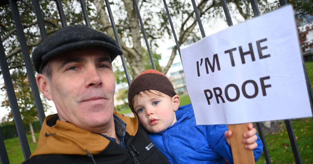 Hundreds attend Cork protest in support of homebirth access