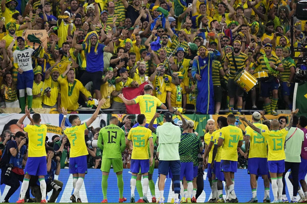 Brazil evoke adored memories of 1970 and 1982 as Pelé watches on