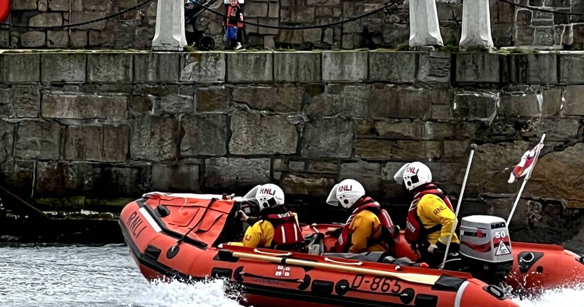 Kite surfer rescued after drifting off Irish coast and becoming ...