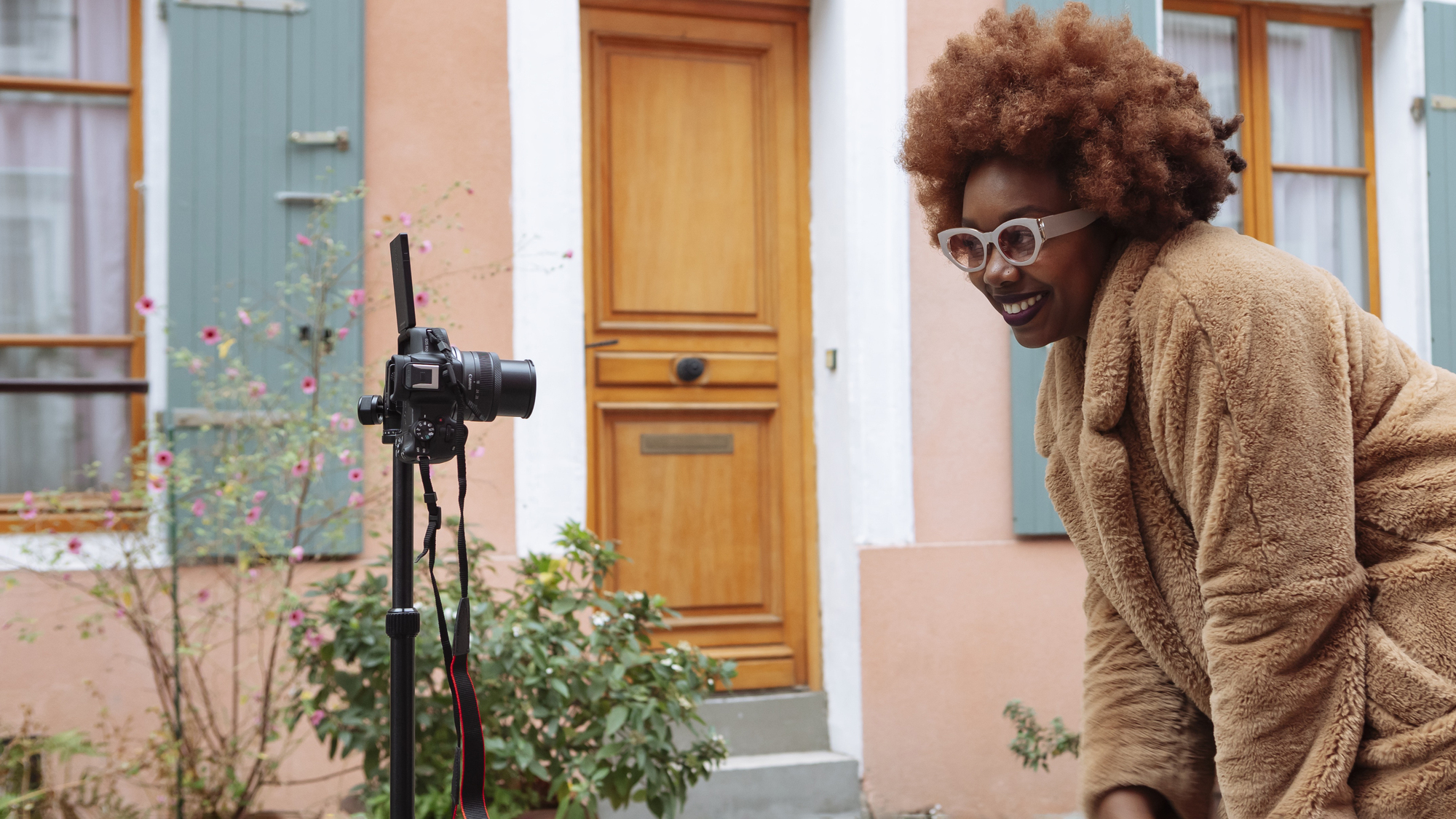 Two new mirrorless cameras from Canon, including a new entry-level full ...