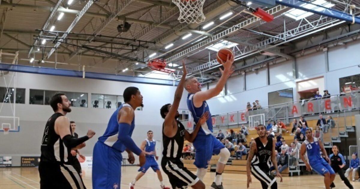 Basketball: UCC Demons shock league leaders Griffith Swords Thunder