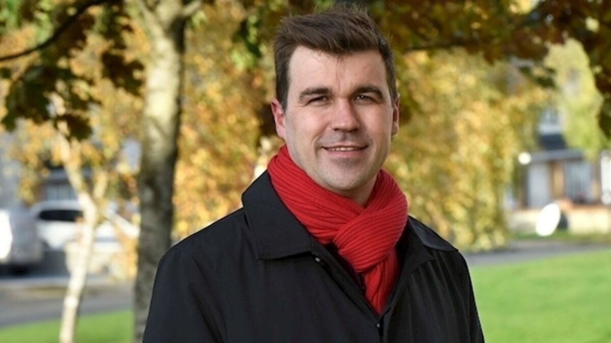 Labour's Duncan Smith may run for party leadership