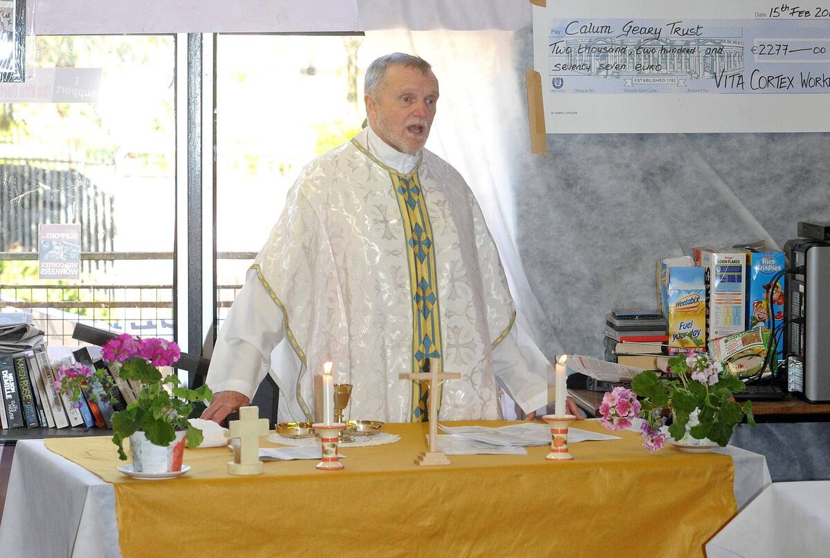 Tributes to priest who anointed victims of Cork Airport crash