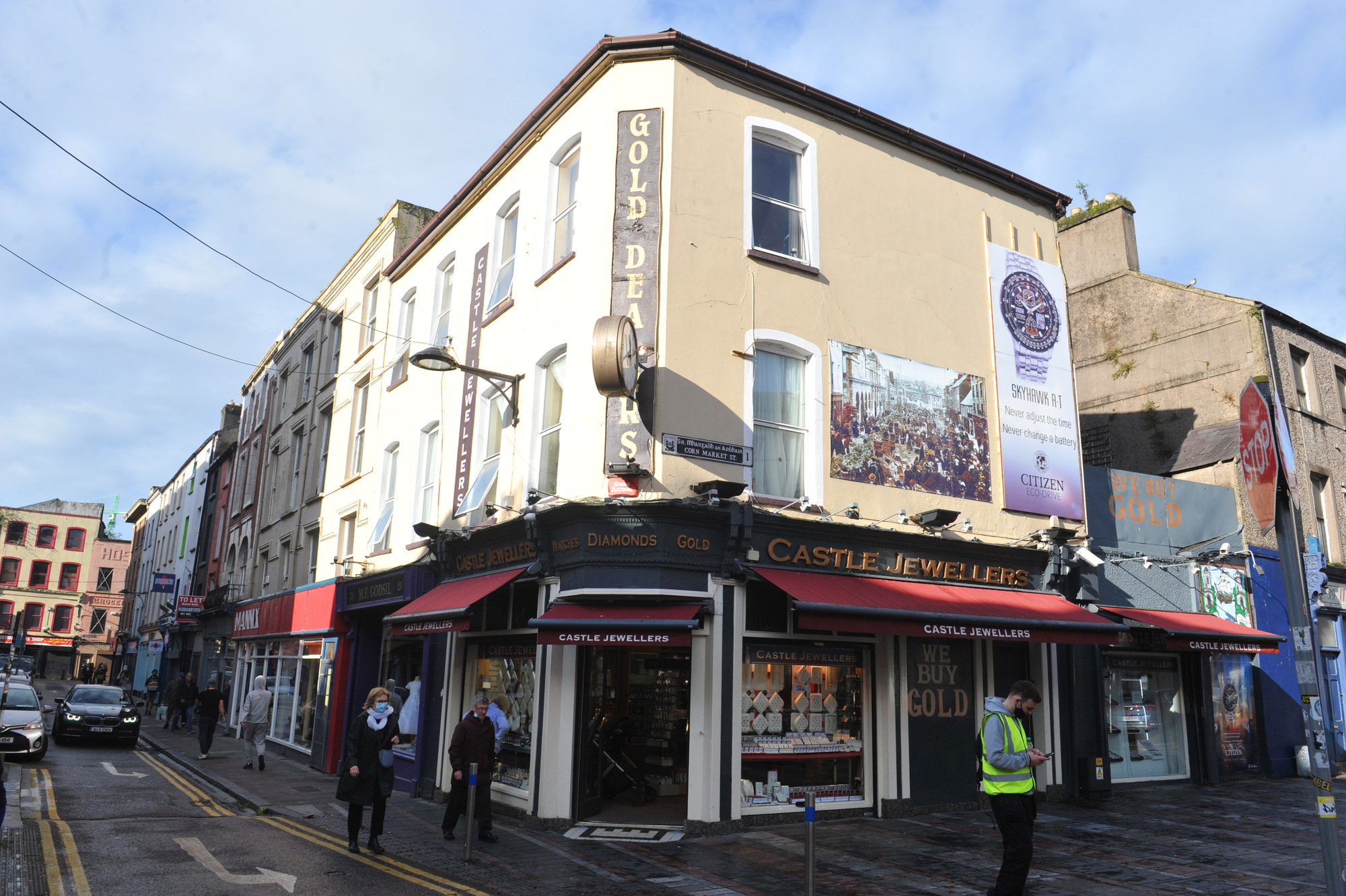 Corkman fled with €10k gold bracelet after trying it on in city ...