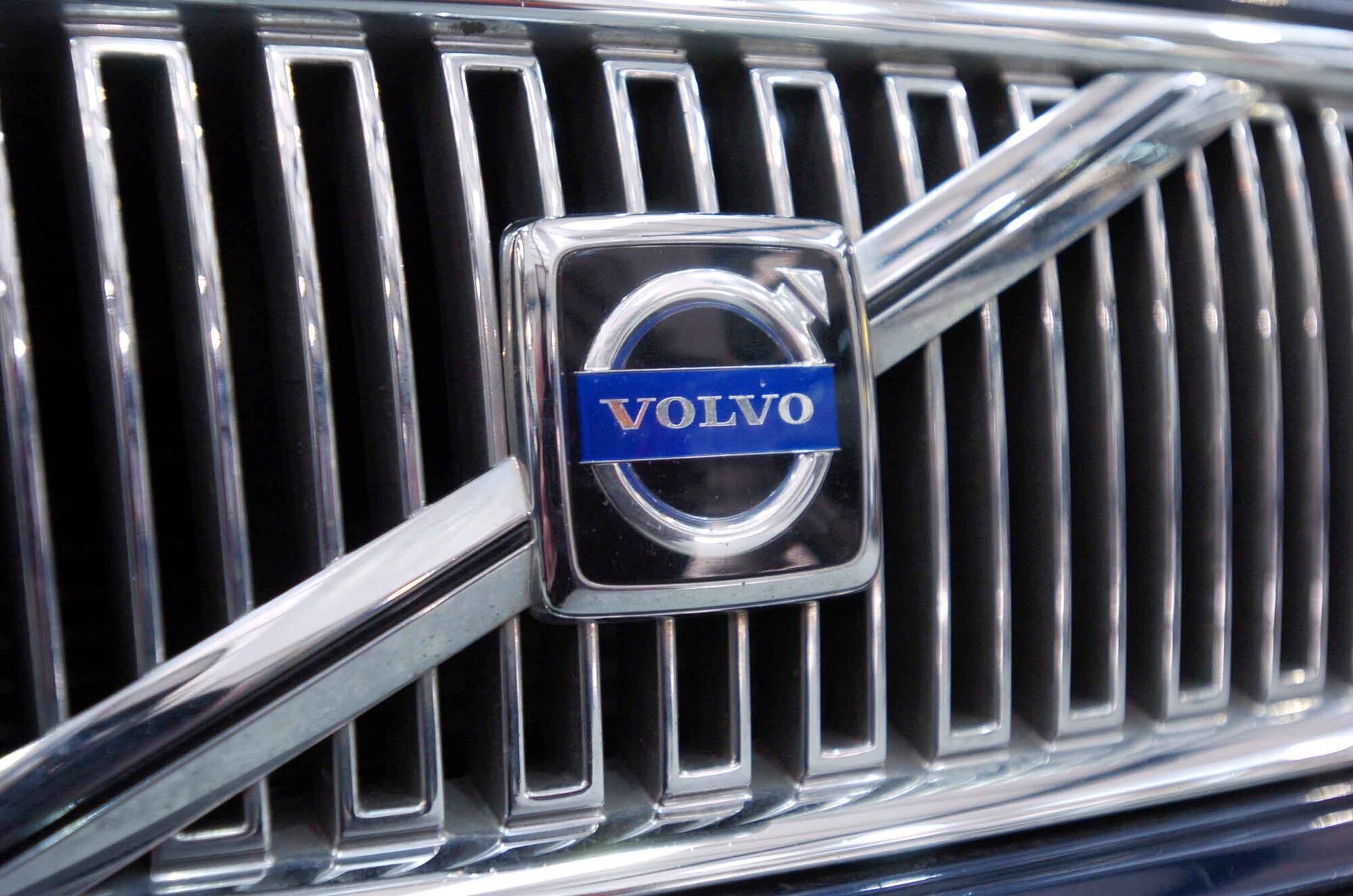 Truck maker Volvo posts record Q1 as sales, margins beat forecasts