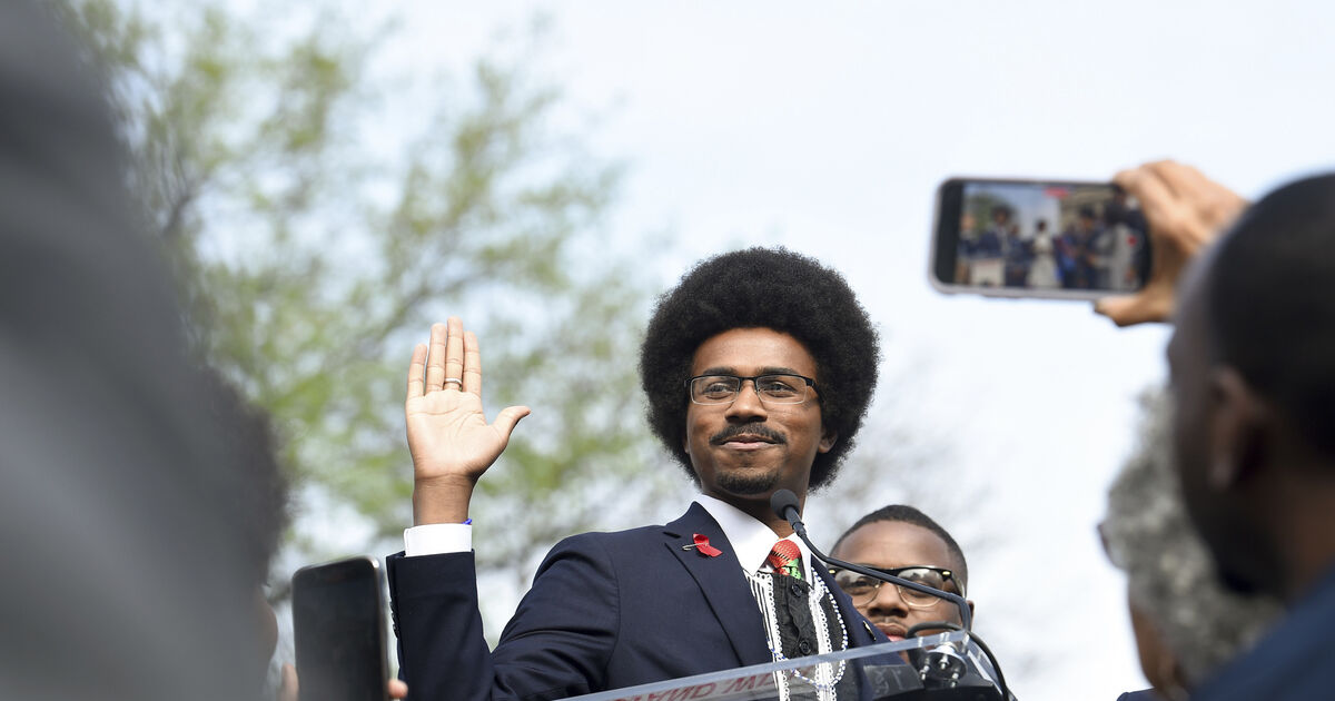 Reinstated black politician Justin Pearson sworn in to Tennessee ...