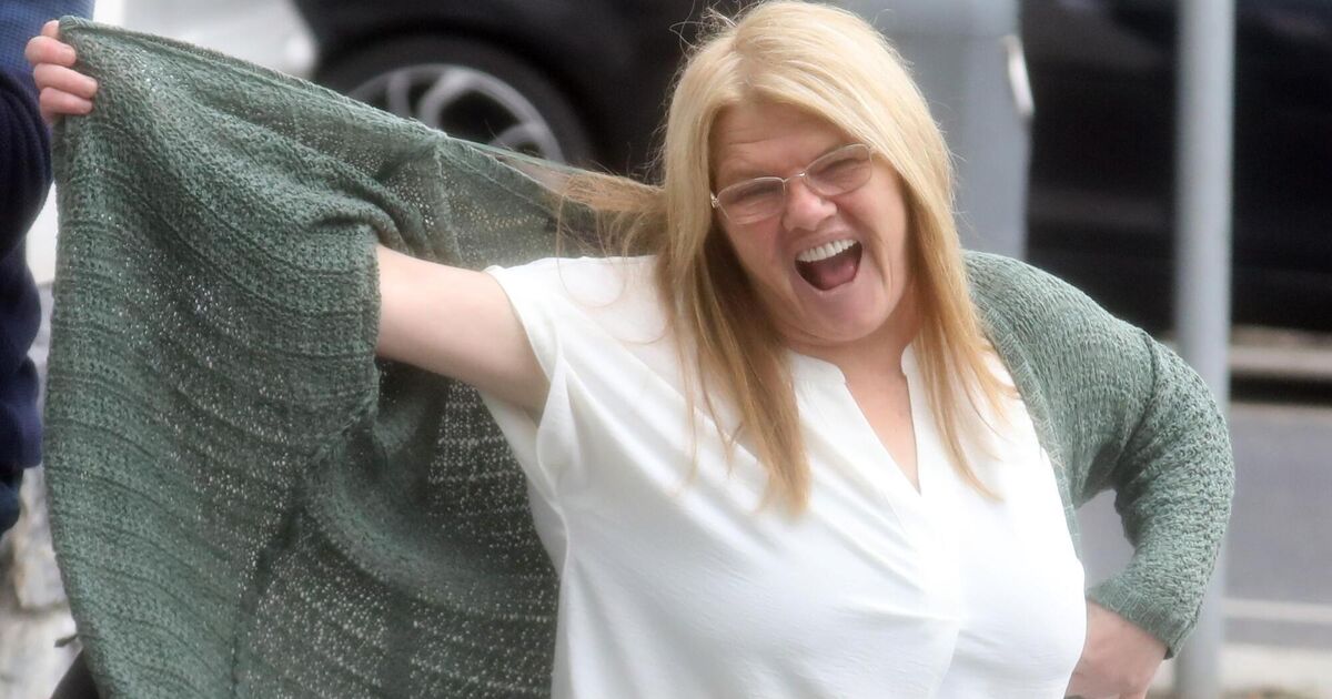 Psychic medium told siblings their dead father had said they must give ...