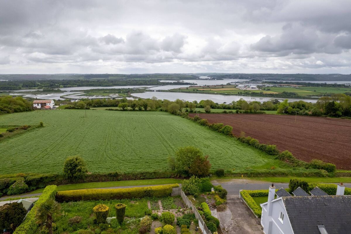 A good energy rating and a great garden come with this ahead-of-its ...