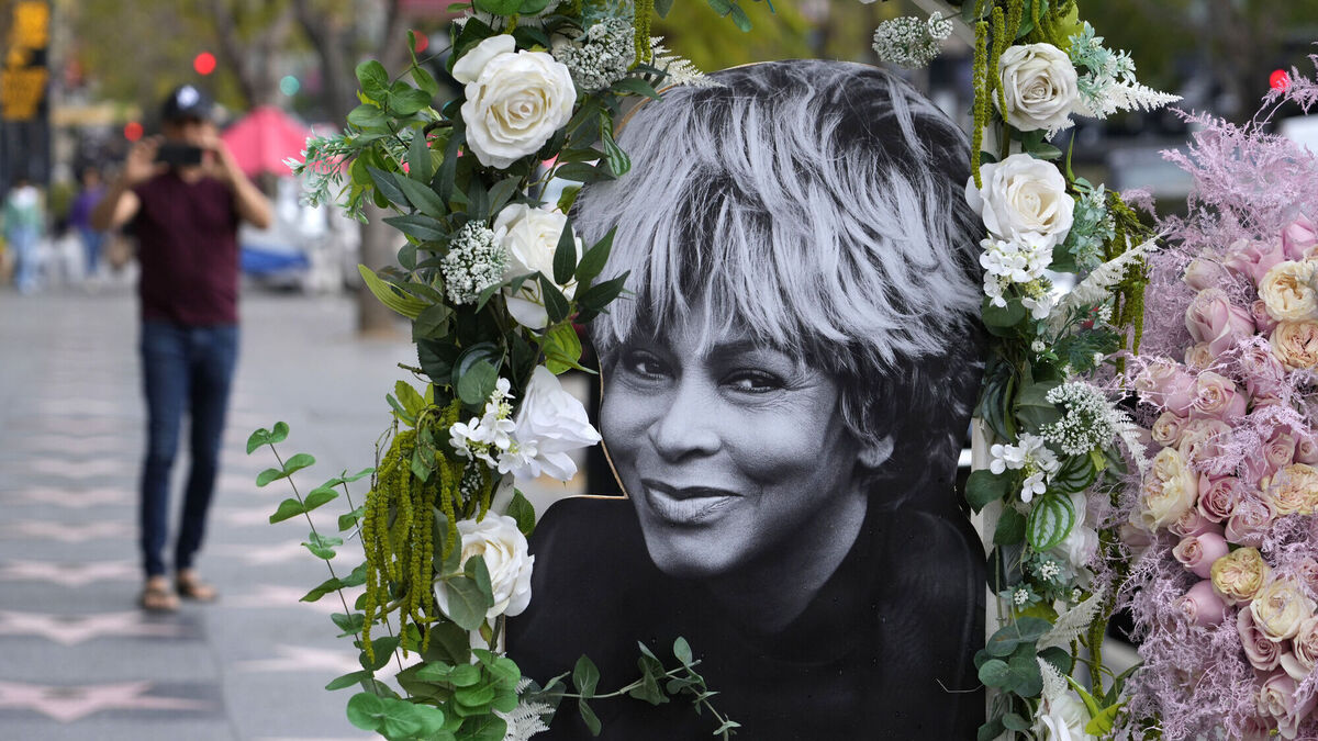 Tina Turner At Ike Turner Funeral