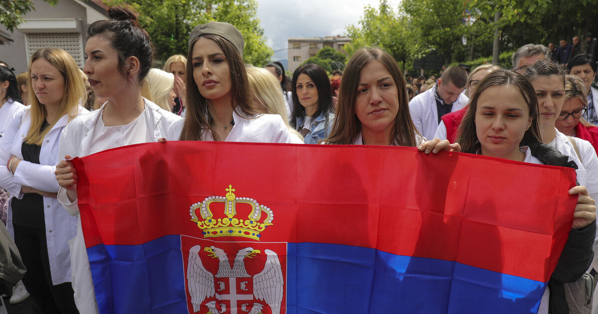 Ethnic Serbs gather in northern Kosovo town after clashes with Nato ...