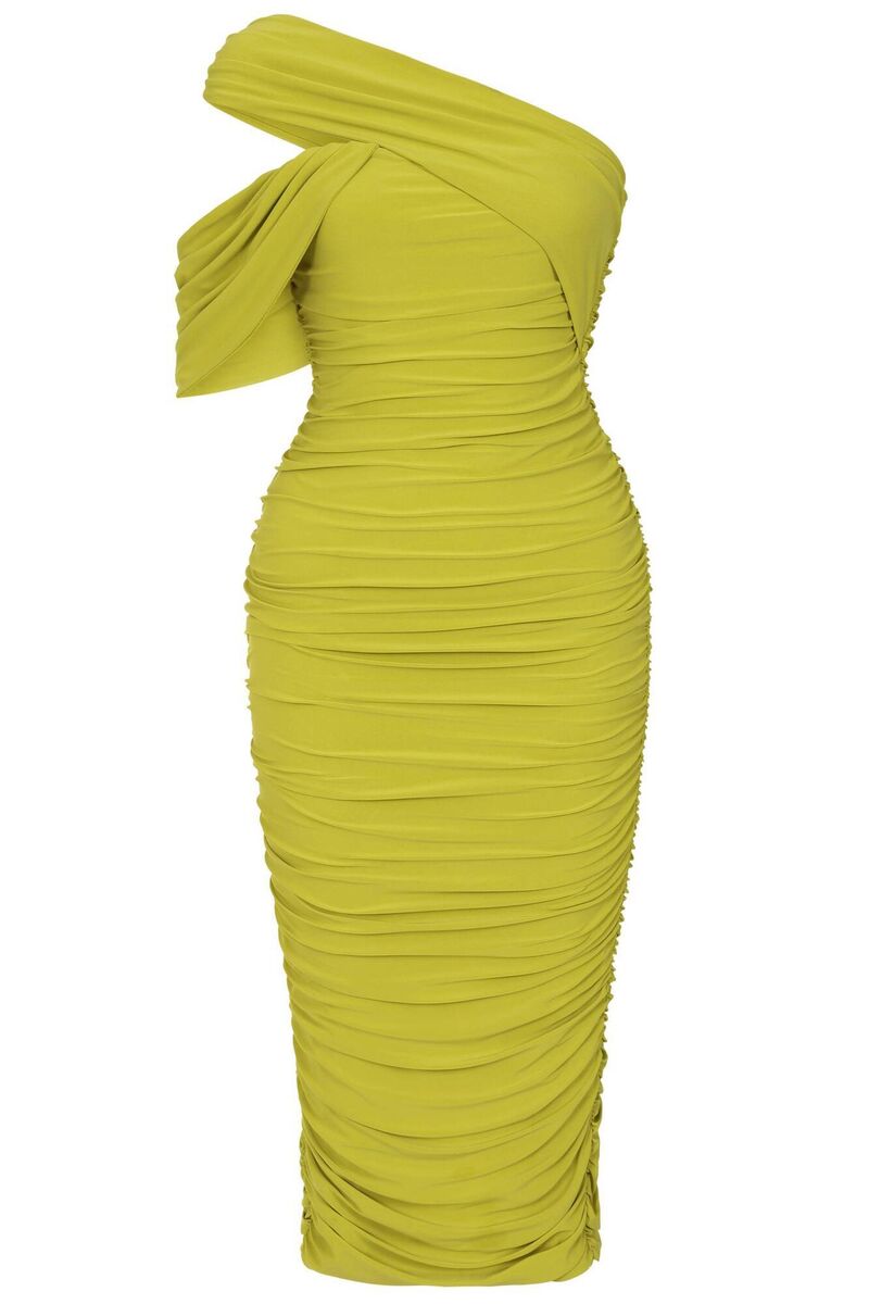 12 ways to be the best-dressed guest at your summer parties