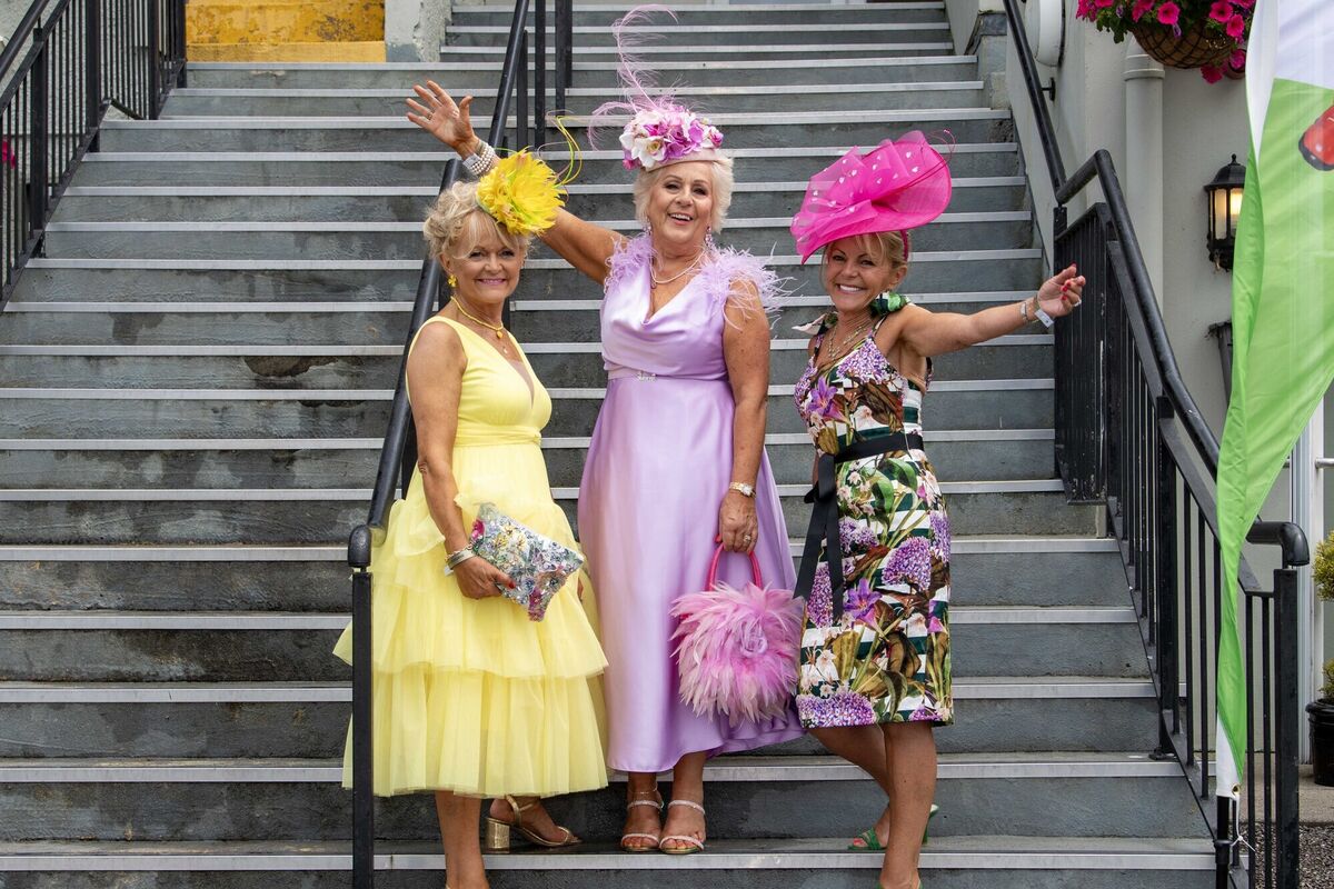 'Over the moon' Siobhán claims best dressed prize at Killarney Races