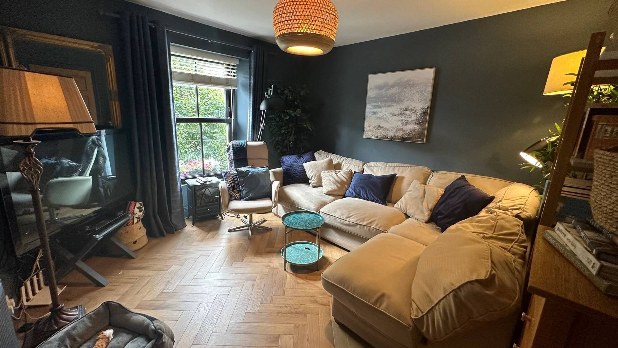 Chic townhouse living comes at a nice price in this garden-glorious, € ...