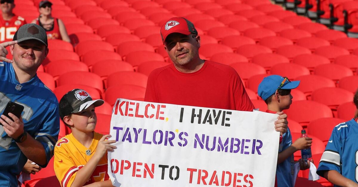 John Riordan: Navigating NFL dating (Travis & Taylor's version)