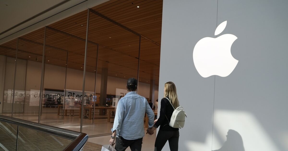 Apple suffers full year of declining revenues for first time since 2019
