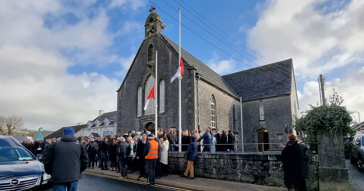 Daughter of Clare couple found dead reads poem to parents at funeral