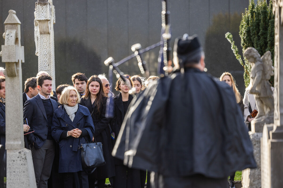 Billionaire who gave away his fortune is laid to rest in Dublin