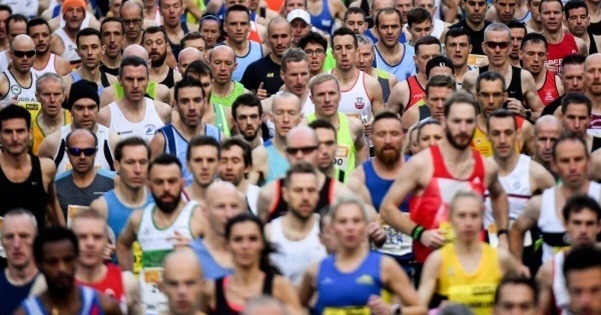 Crowds cheer 20k across the finish line