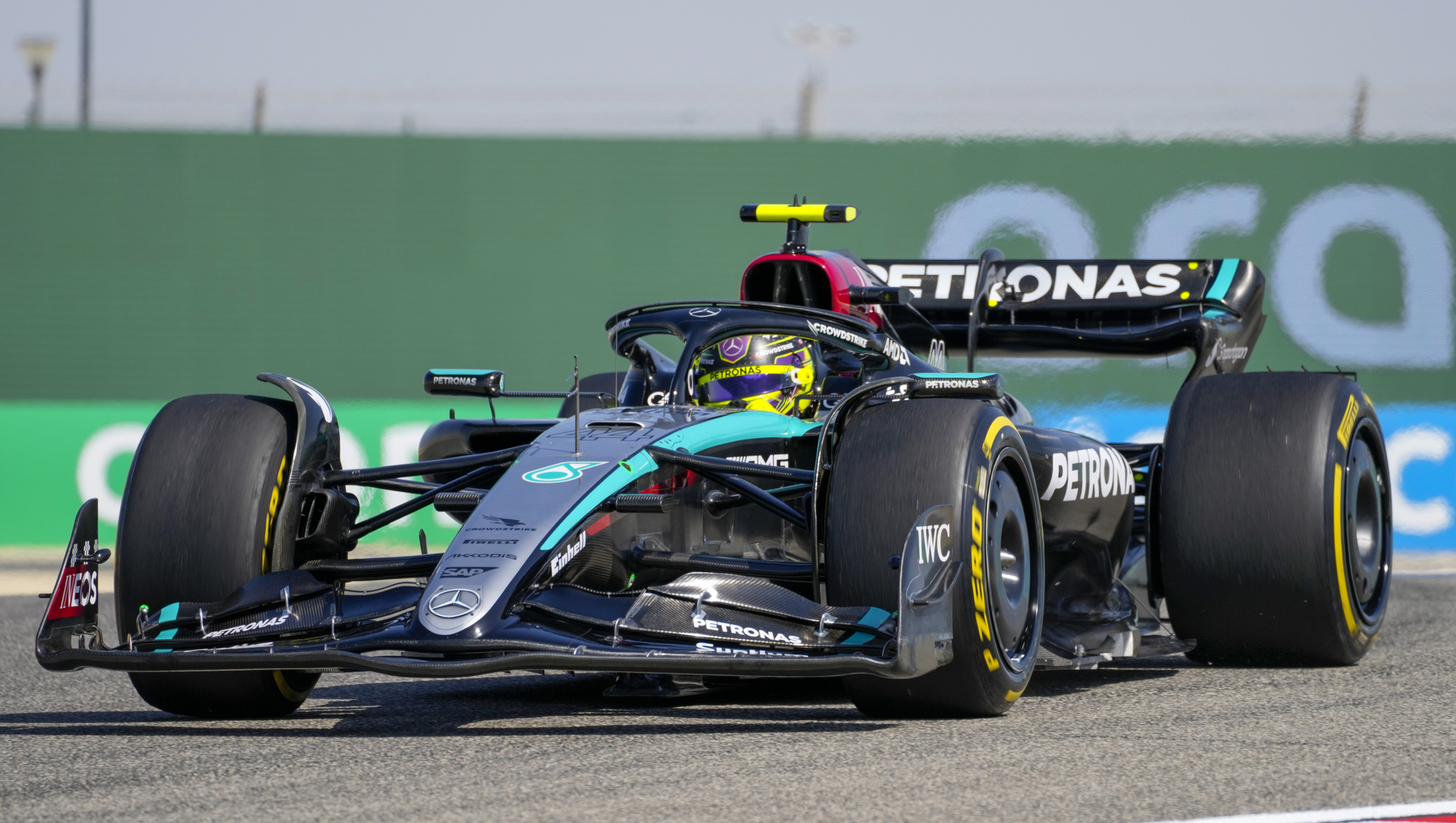 Second morning of F1 testing in Bahrain cut short due to loose drain cover