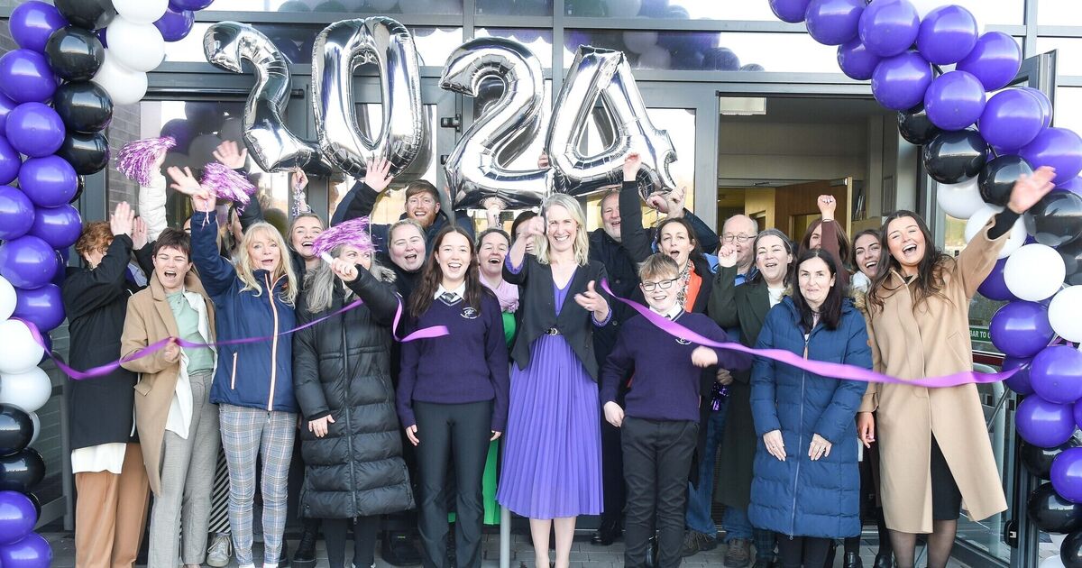 Hundreds of East Cork students celebrate moving into new €40m campus