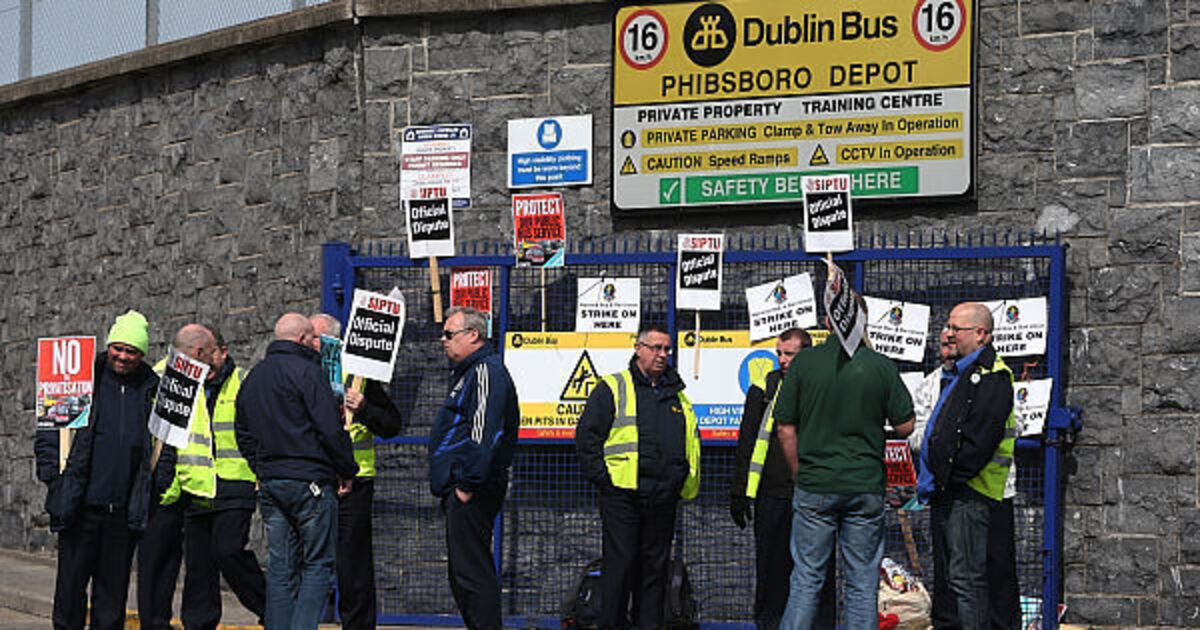 Bus drivers 'angered' by bus companies' legal action