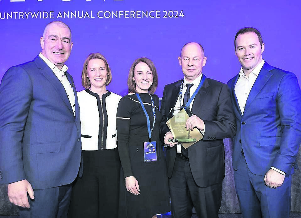 Champers and fizz for top Sherry Fitz franchise in Kerry beauty spot